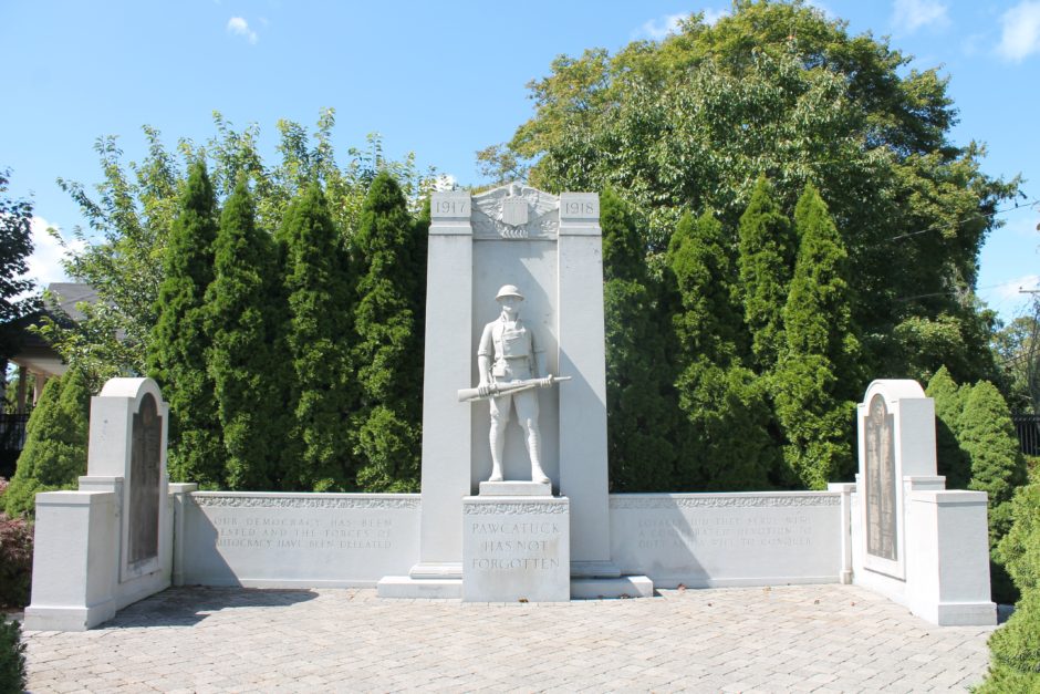 Pawcatuck WWI Memorial Overlooks Two States - Connecticut in World War 1